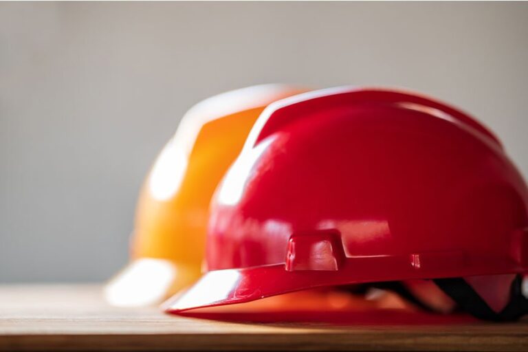 Melihat Peraturan Penggunaan Helm Safety di Indonesia