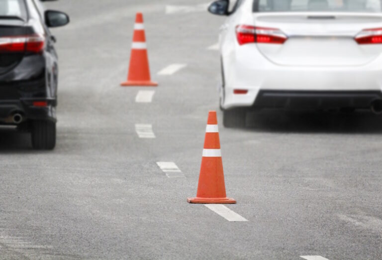 Traffic Cone: Fungsi, Jenis, dan Cara Penggunaannya di Jalan Raya